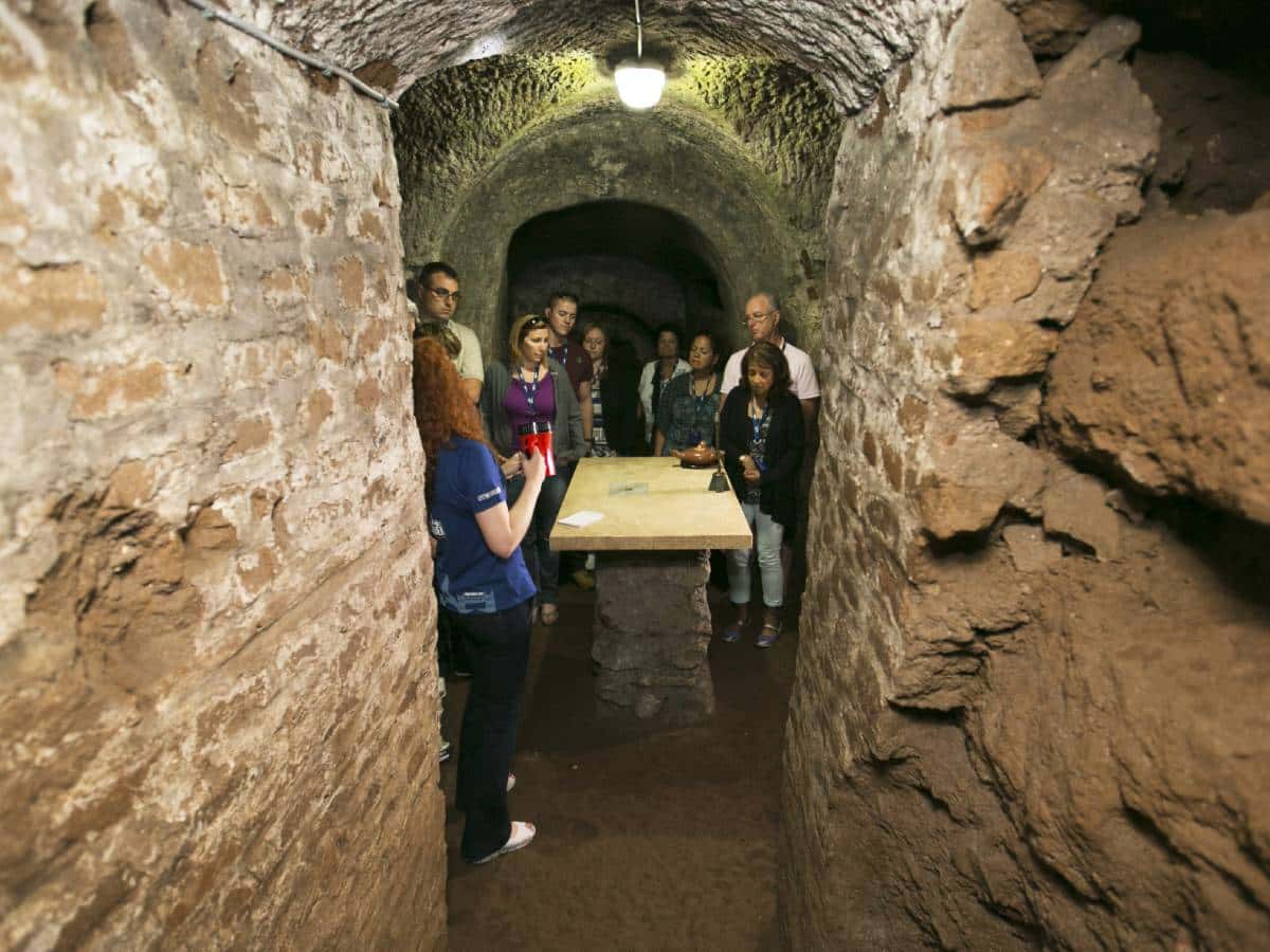 Crypts and Catacombs Guided After Dark Tour - Dark Rome